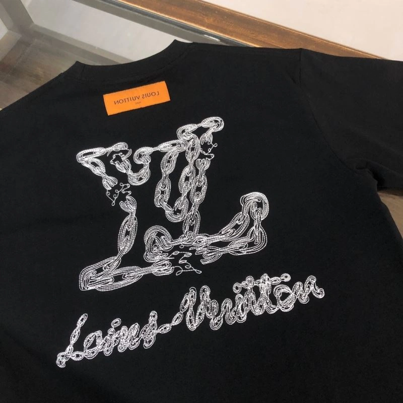 Accurate model Louis Vuitton T-Shirts