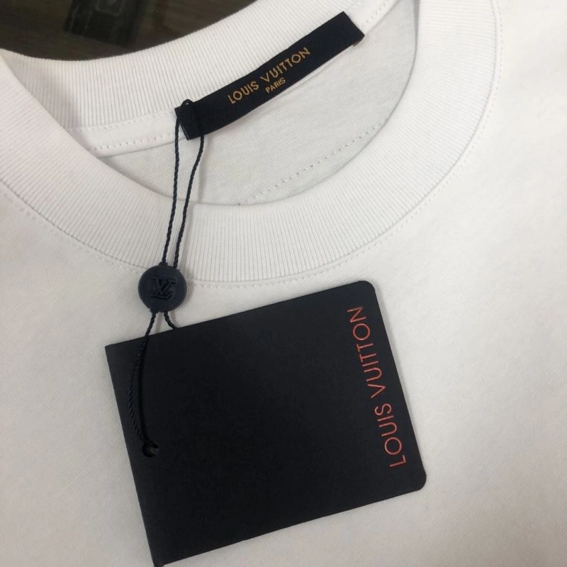 Accurate model Louis Vuitton T-Shirts
