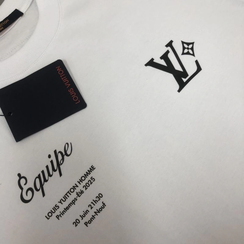 Accurate model Louis Vuitton T-Shirts