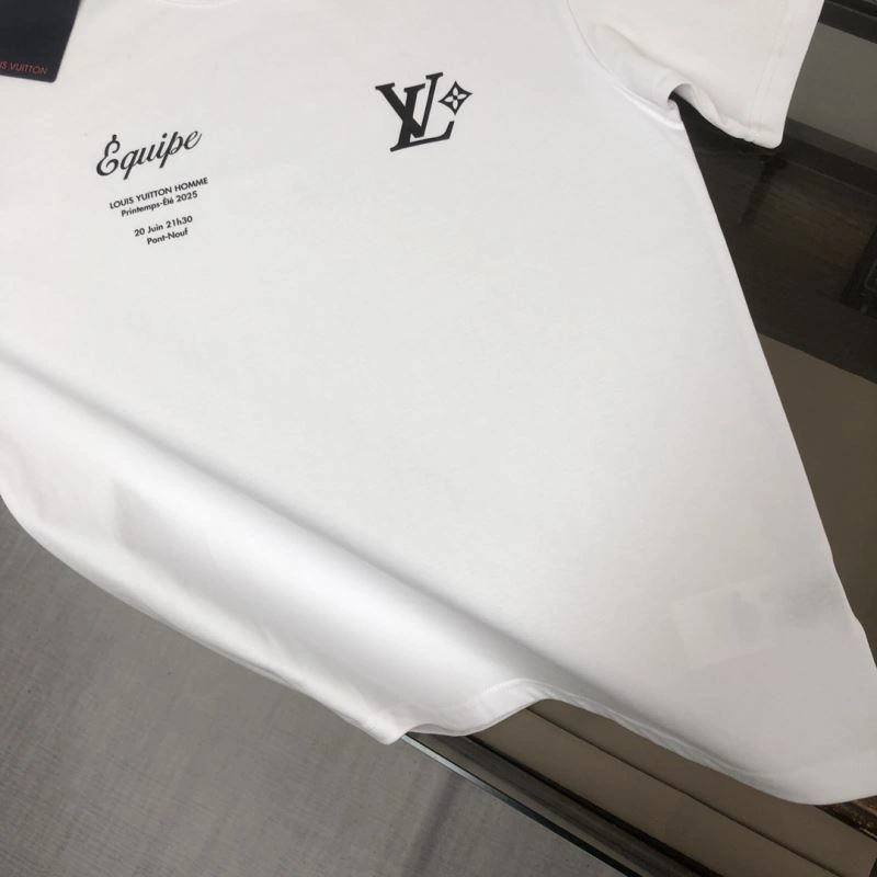 Accurate model Louis Vuitton T-Shirts