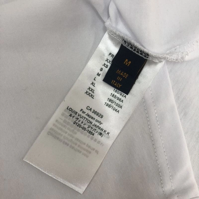 Accurate model Louis Vuitton T-Shirts