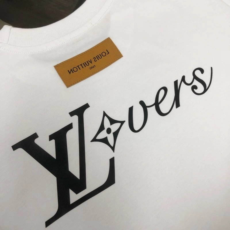 Accurate model Louis Vuitton T-Shirts