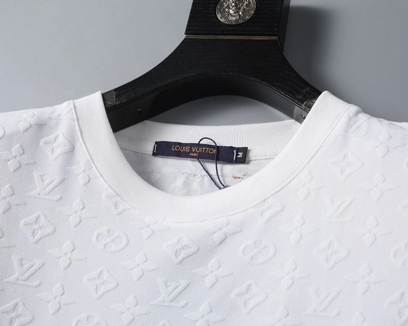 Accurate model Louis Vuitton T-Shirts