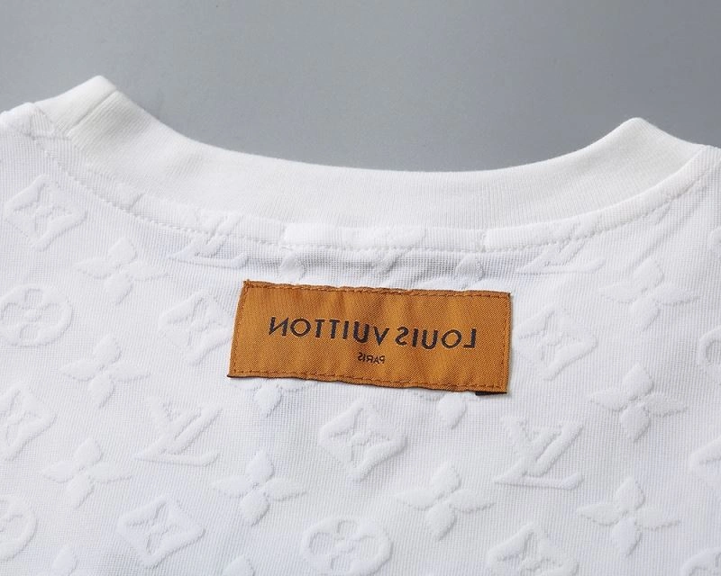Accurate model Louis Vuitton T-Shirts