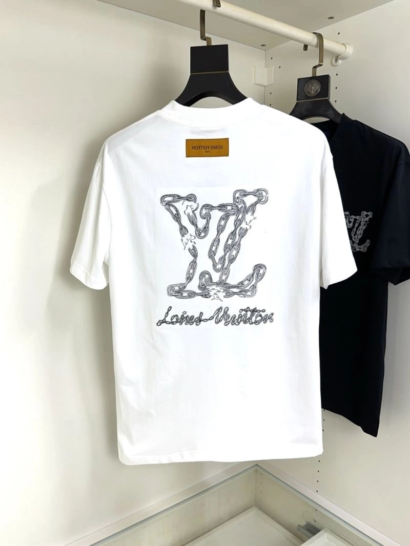 Accurate model Louis Vuitton T-Shirts