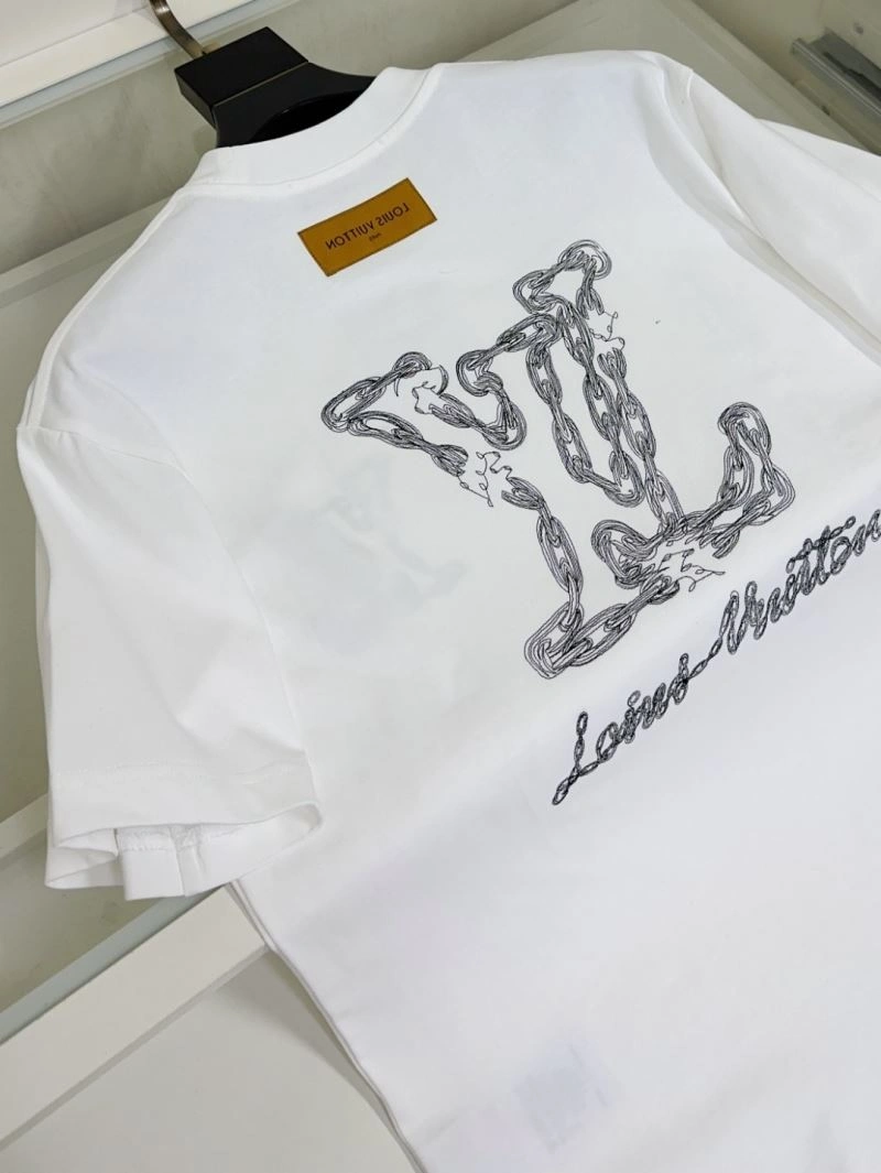 Accurate model Louis Vuitton T-Shirts