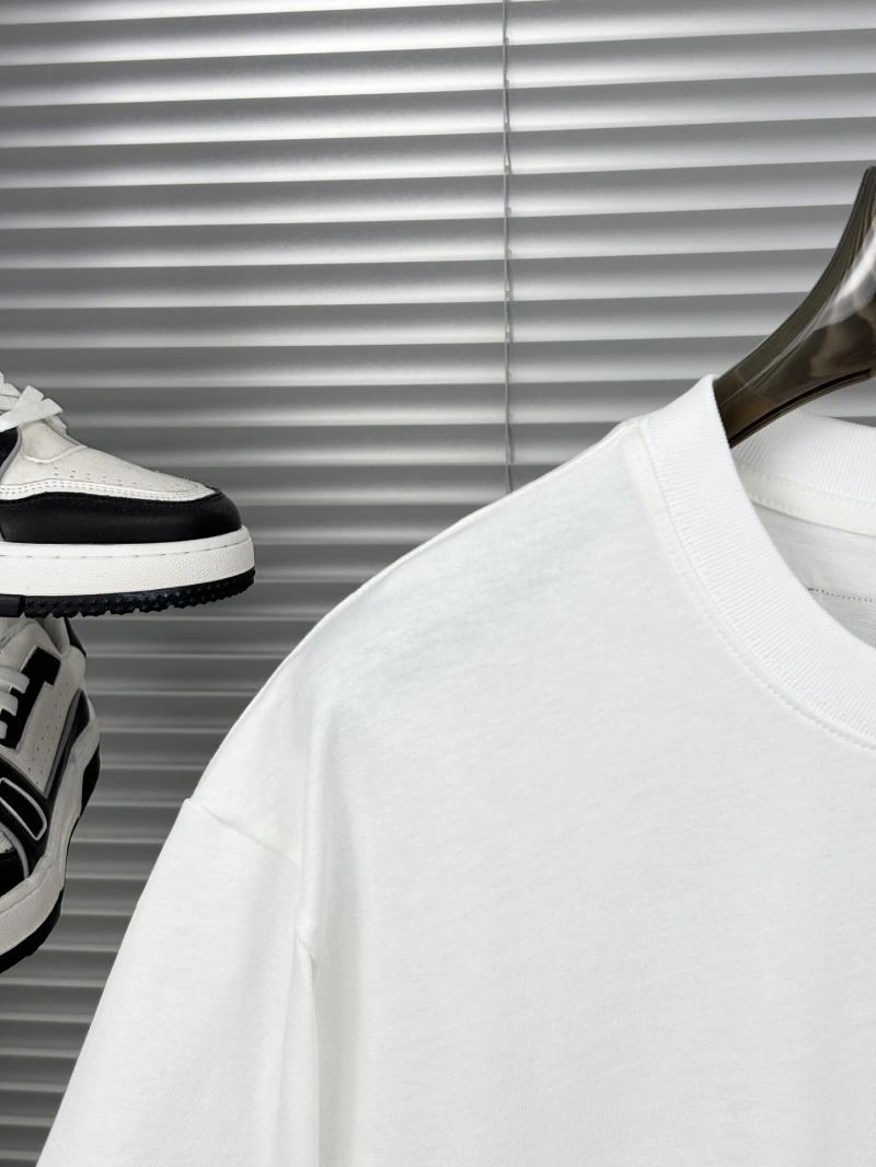 Indistinguishable Louis Vuitton T-Shirts