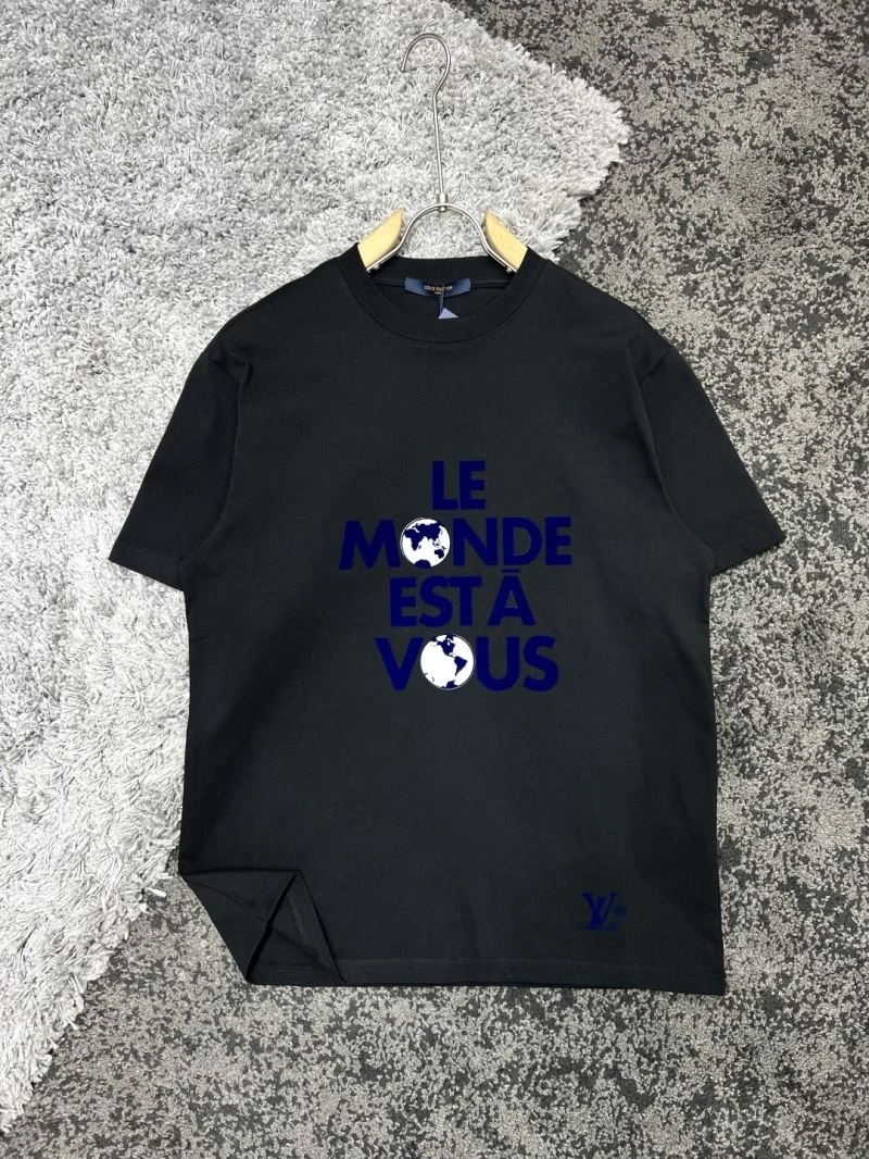 Accurate model Louis Vuitton T-Shirts
