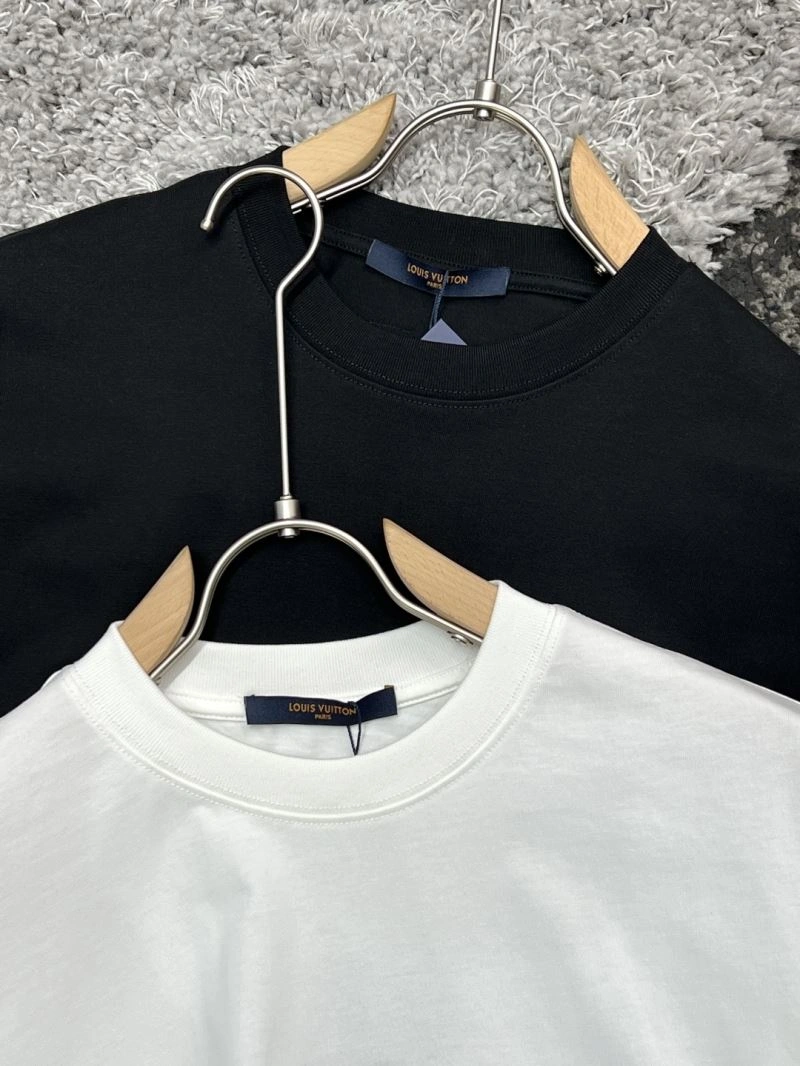 Accurate model Louis Vuitton T-Shirts