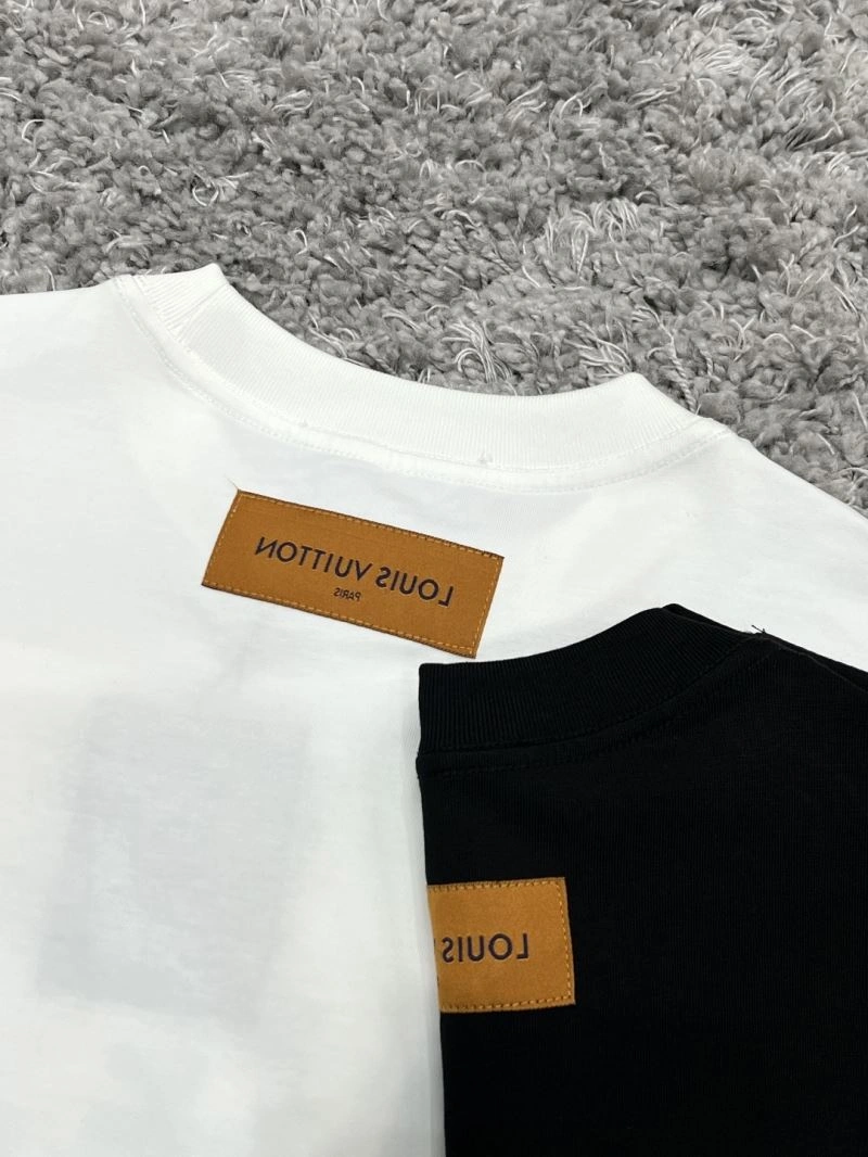Accurate model Louis Vuitton T-Shirts