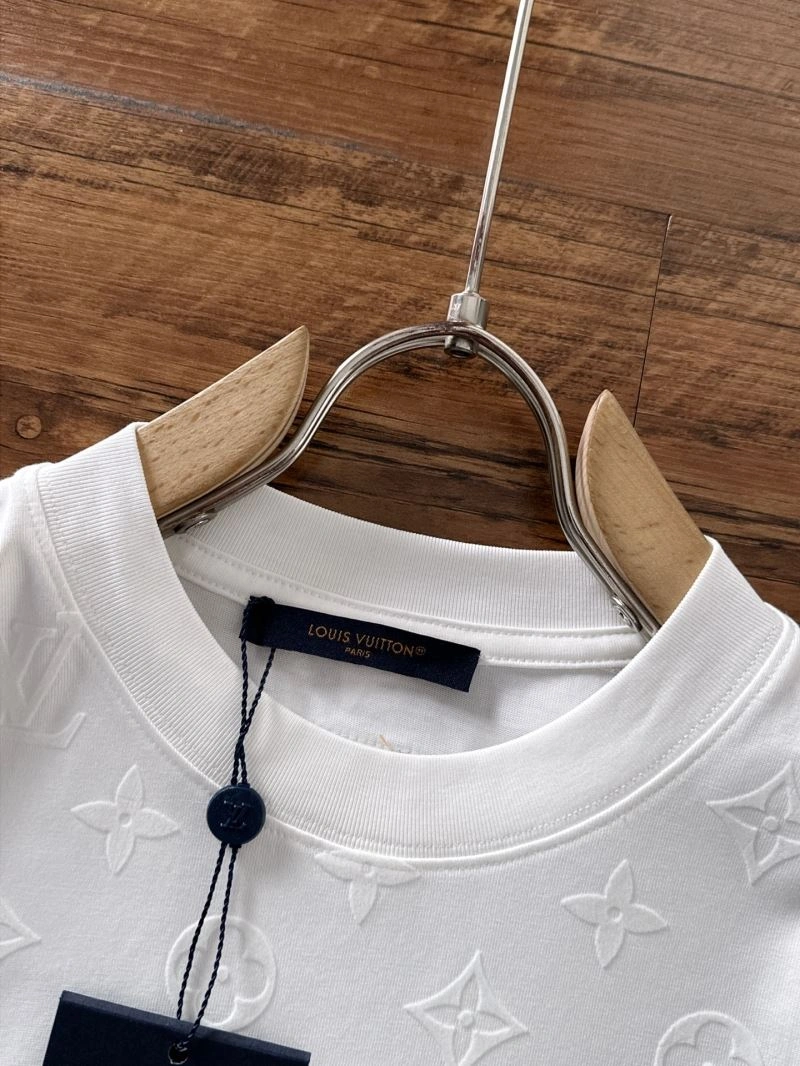 Accurate model Louis Vuitton T-Shirts