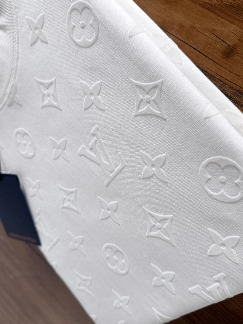 Accurate model Louis Vuitton T-Shirts