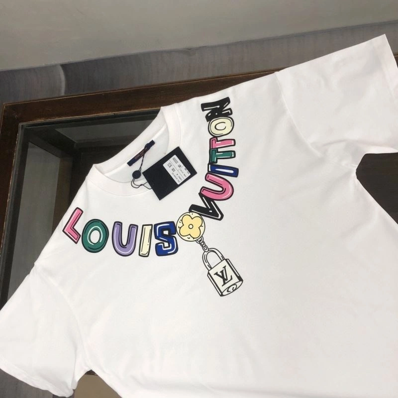 Accurate model Louis Vuitton T-Shirts