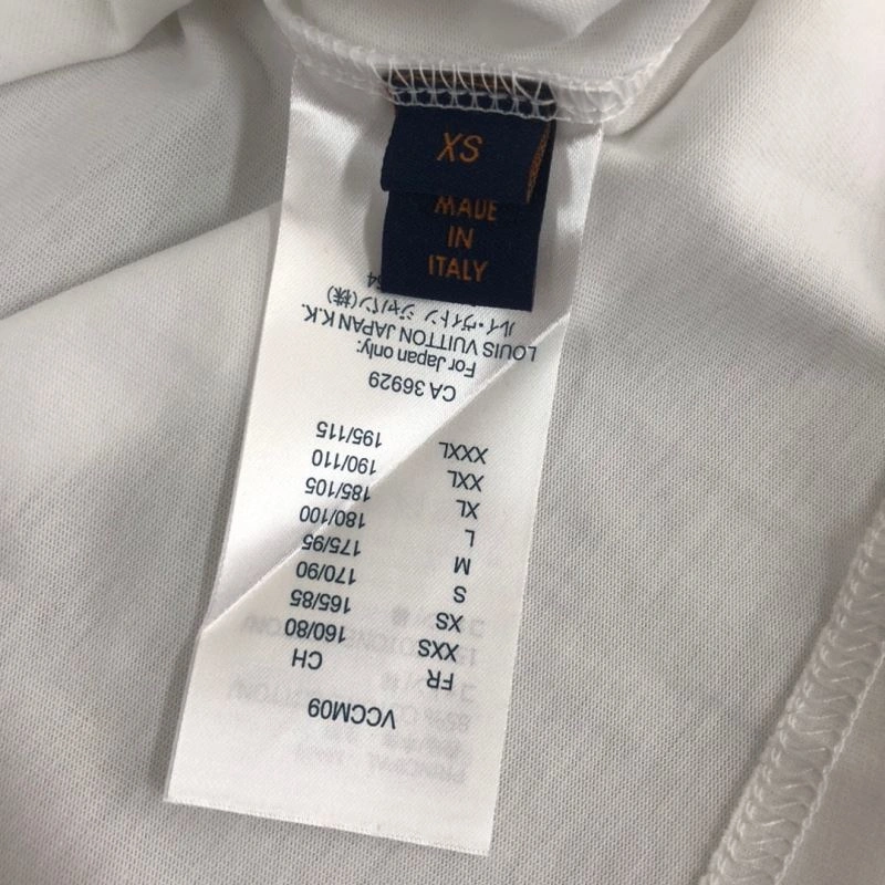 Accurate model Louis Vuitton T-Shirts