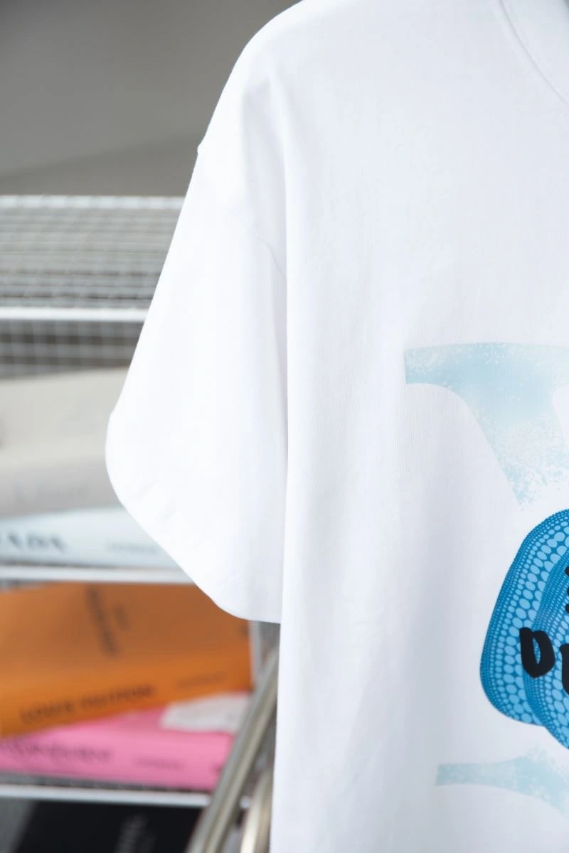 Exact replica Louis Vuitton T-Shirts