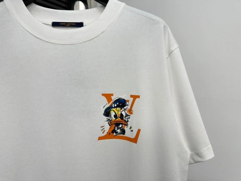 Accurate model Louis Vuitton T-Shirts