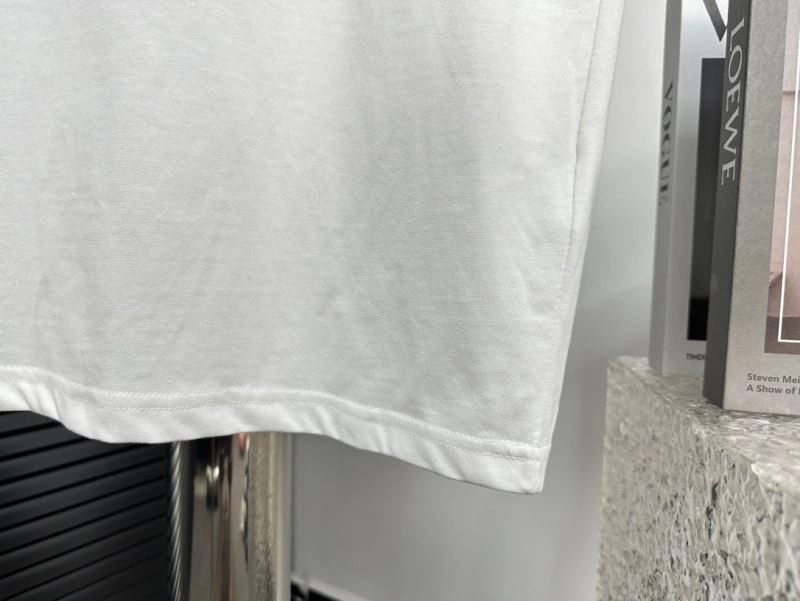 Accurate model Louis Vuitton T-Shirts