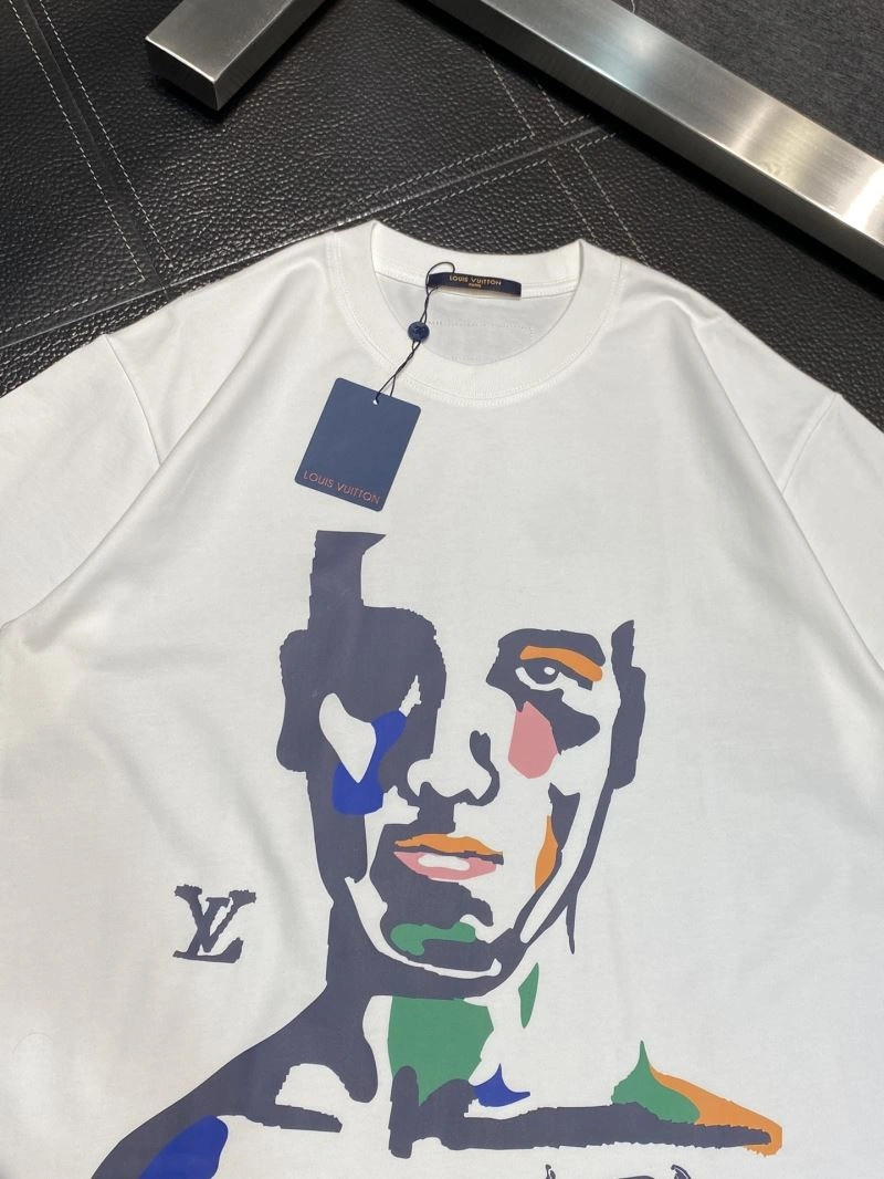 Accurate model Louis Vuitton T-Shirts