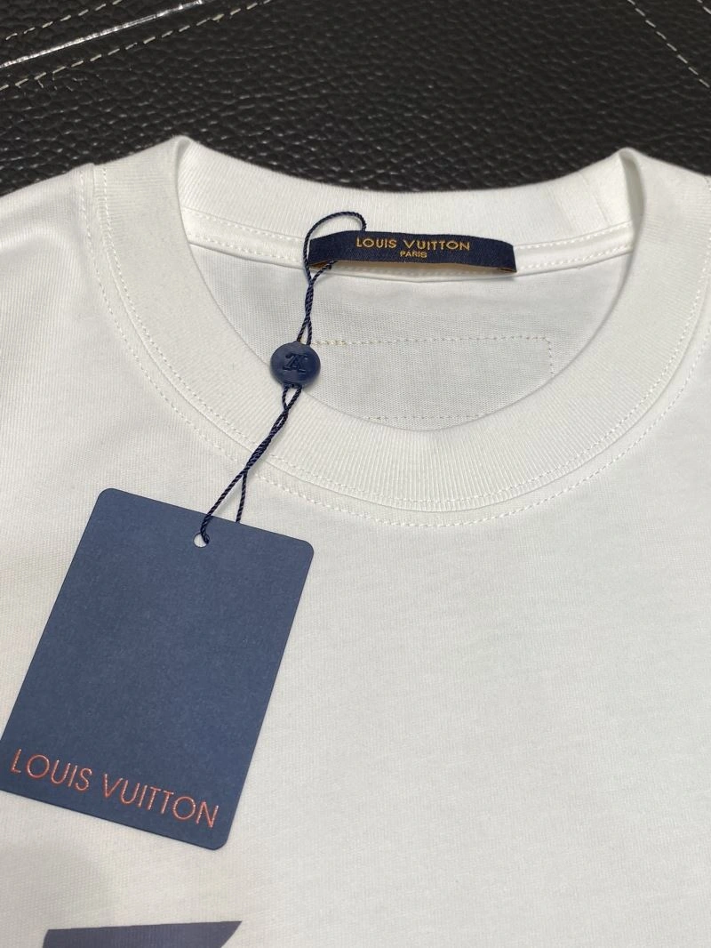 Accurate model Louis Vuitton T-Shirts