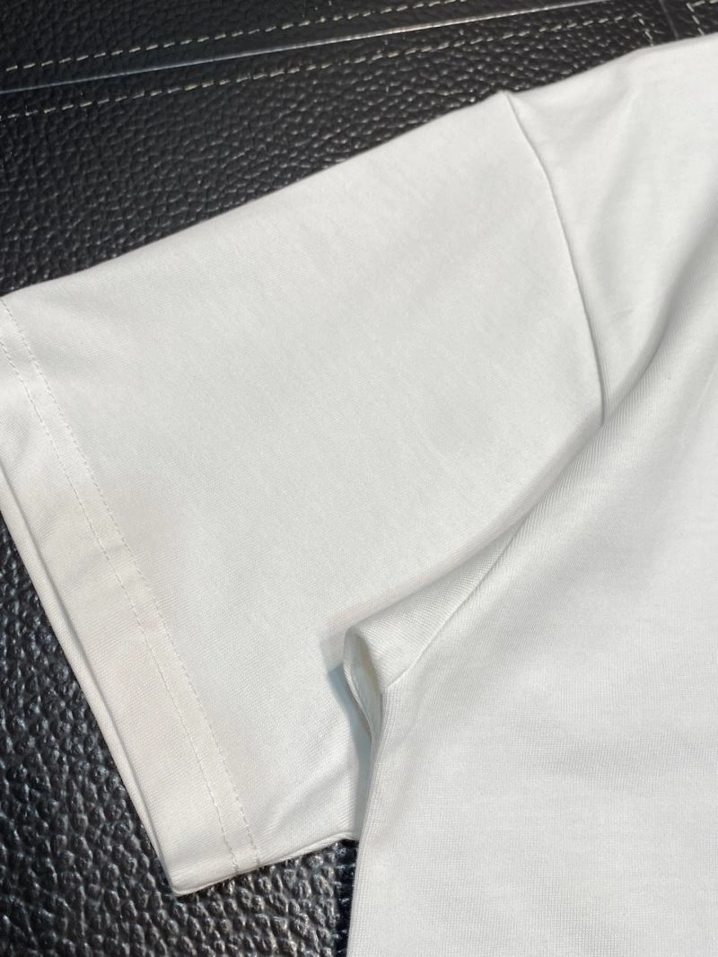 Accurate model Louis Vuitton T-Shirts