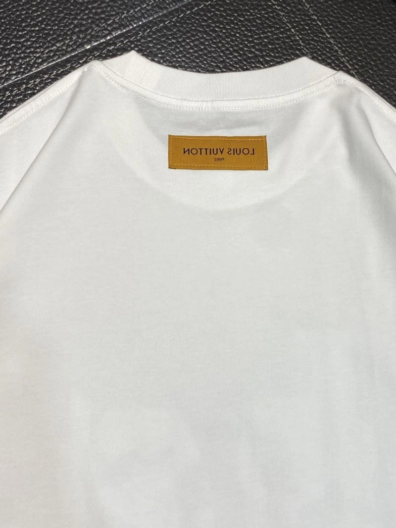Accurate model Louis Vuitton T-Shirts