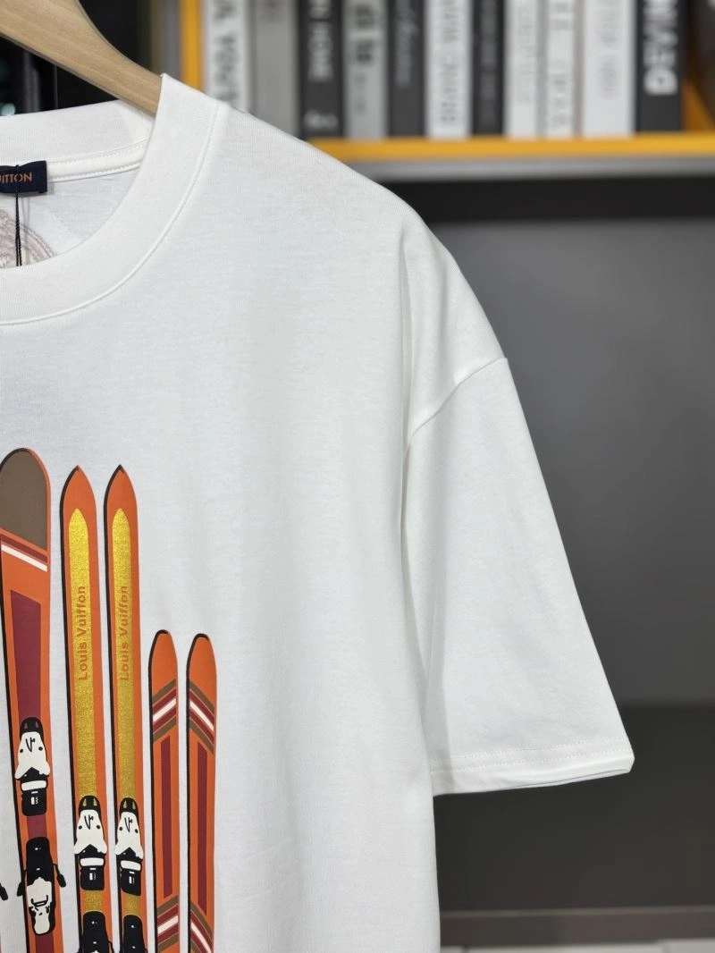 Accurate model Louis Vuitton T-Shirts