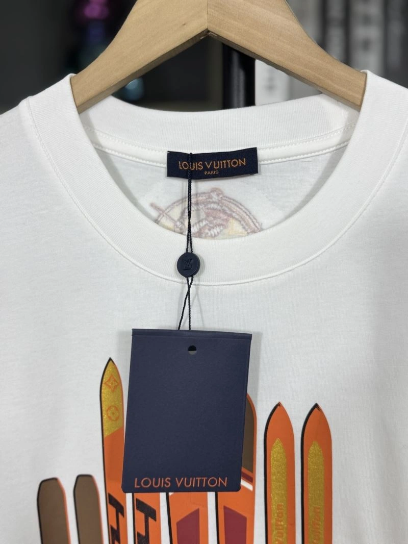 Accurate model Louis Vuitton T-Shirts