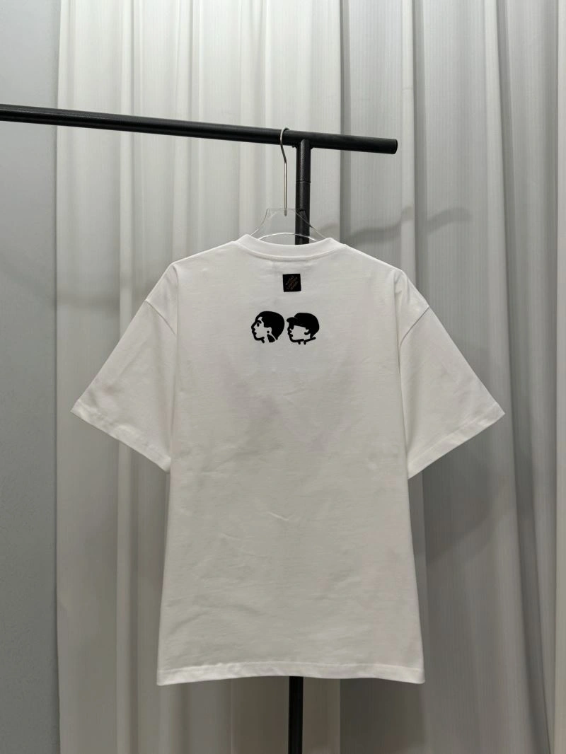 Accurate model Louis Vuitton T-Shirts