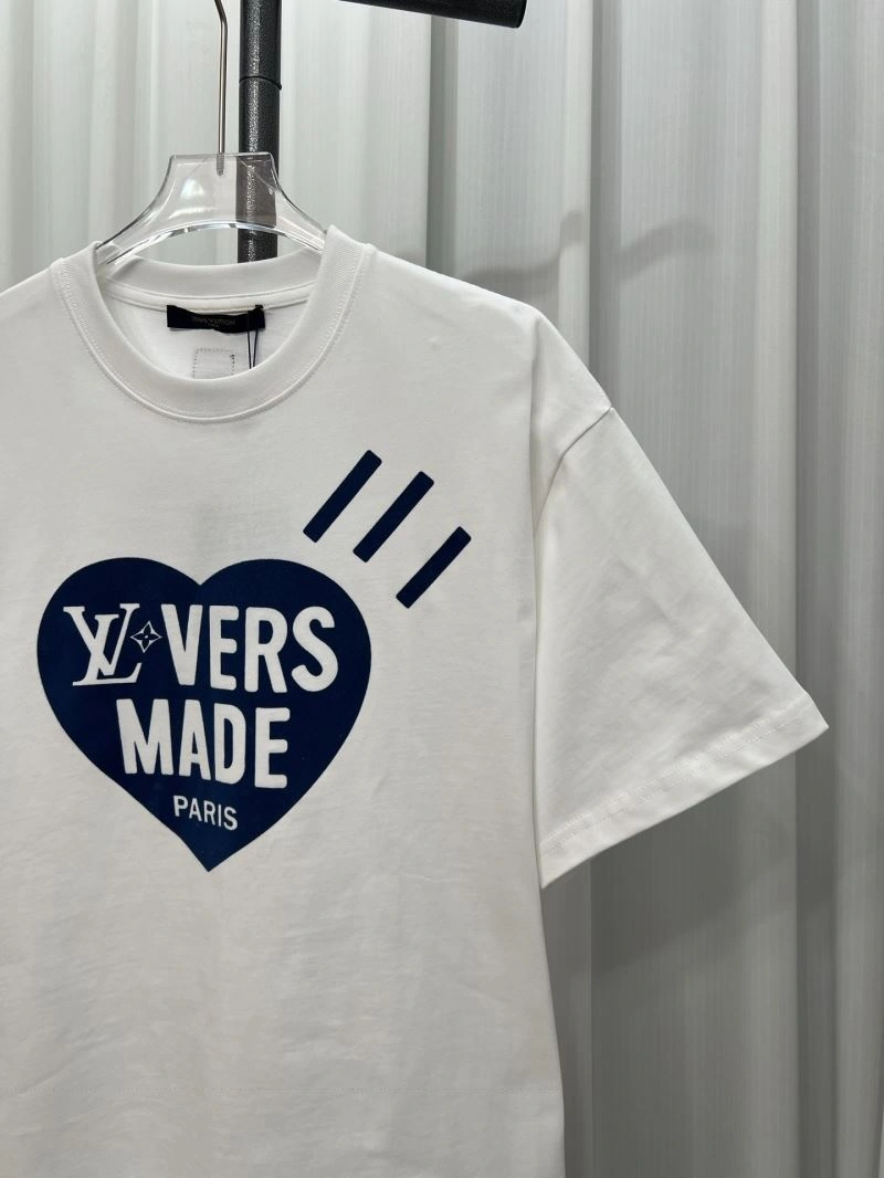 Accurate model Louis Vuitton T-Shirts