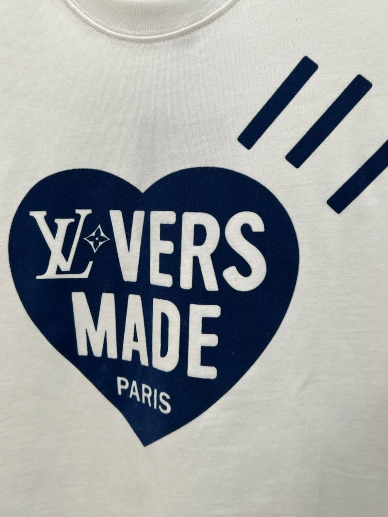 Accurate model Louis Vuitton T-Shirts