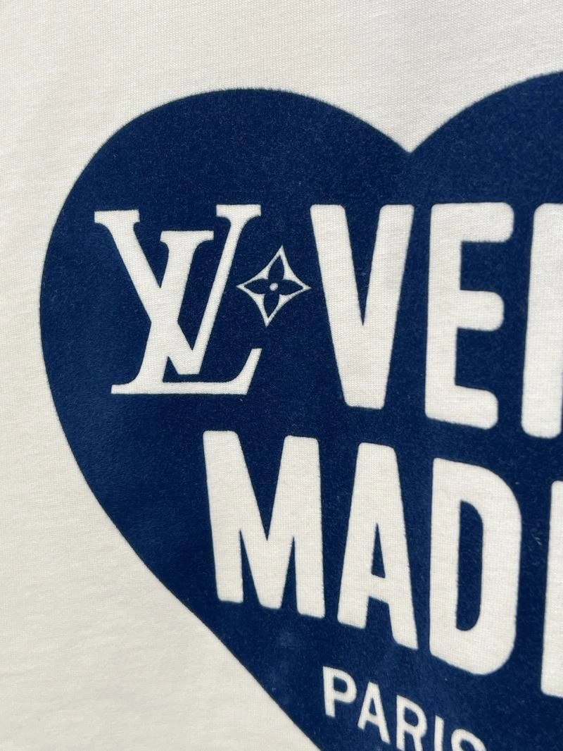 Accurate model Louis Vuitton T-Shirts