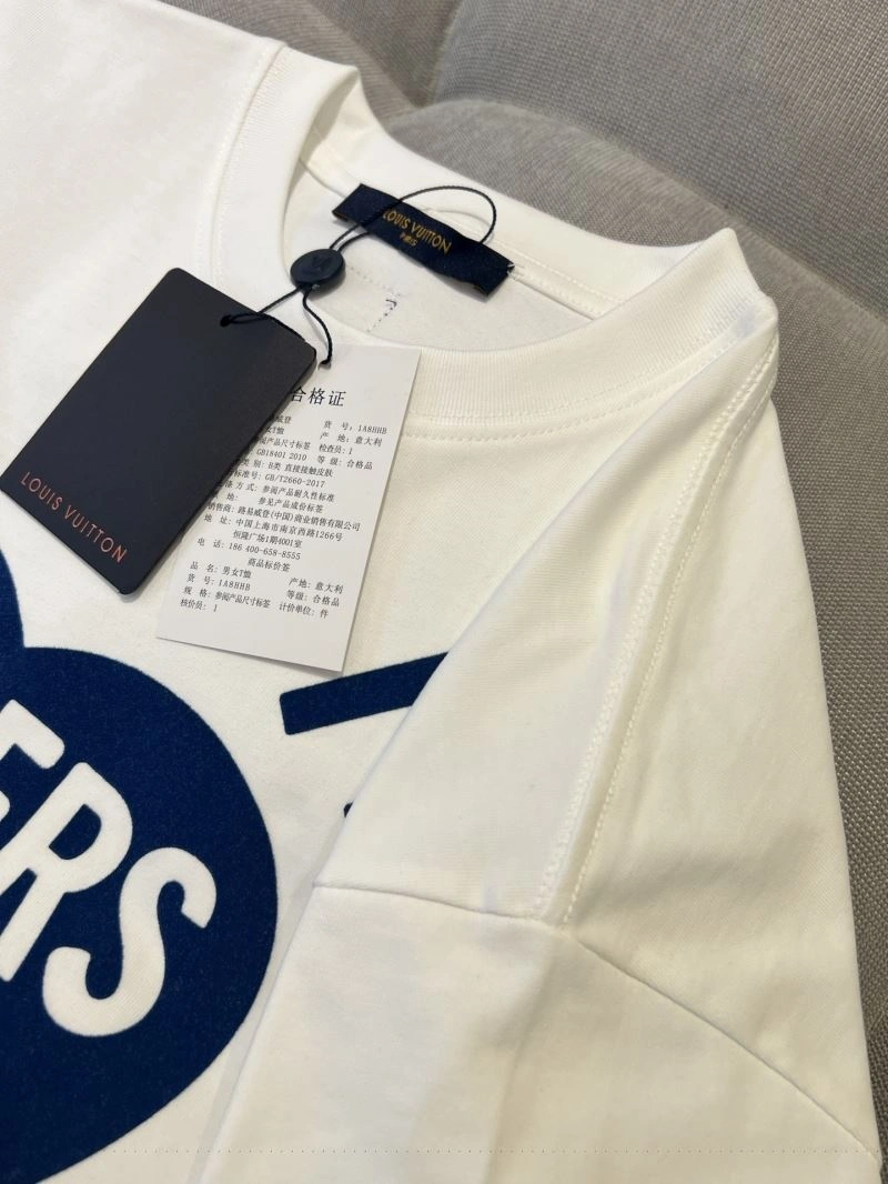 Accurate model Louis Vuitton T-Shirts