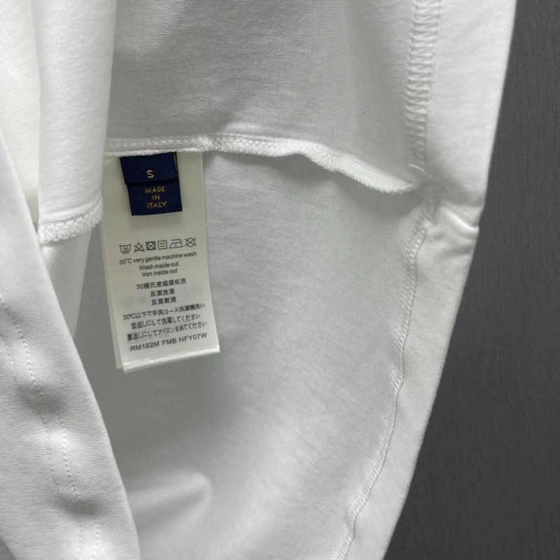 Indistinguishable Louis Vuitton T-Shirts
