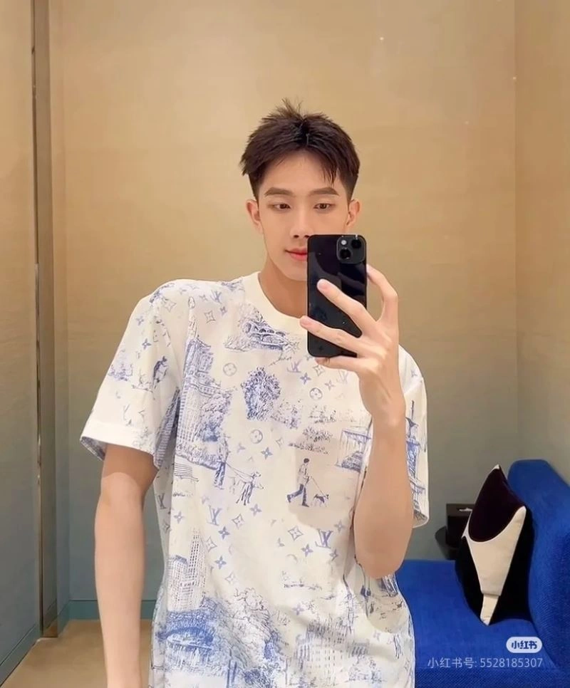 Low-cost Louis Vuitton T-Shirts