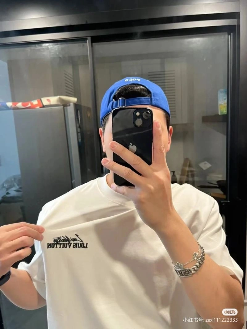 High fidelity Louis Vuitton T-Shirts