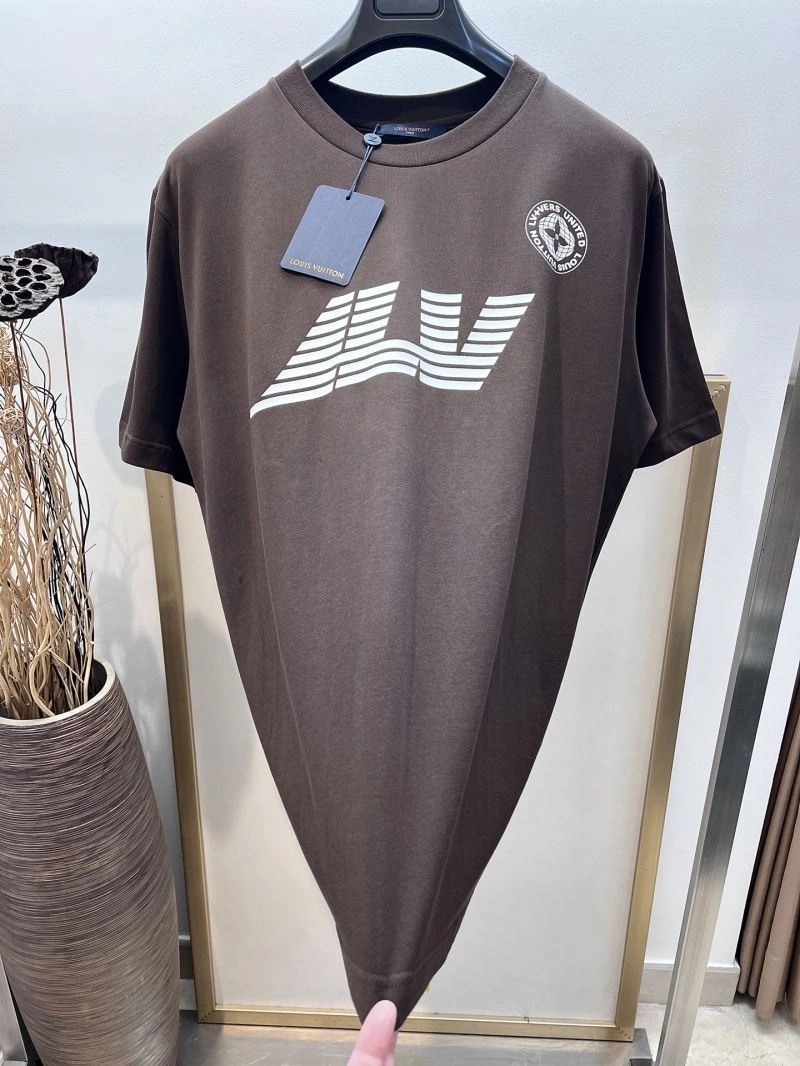Accurate model Louis Vuitton T-Shirts