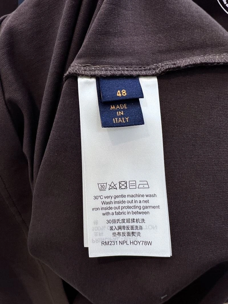 Accurate model Louis Vuitton T-Shirts