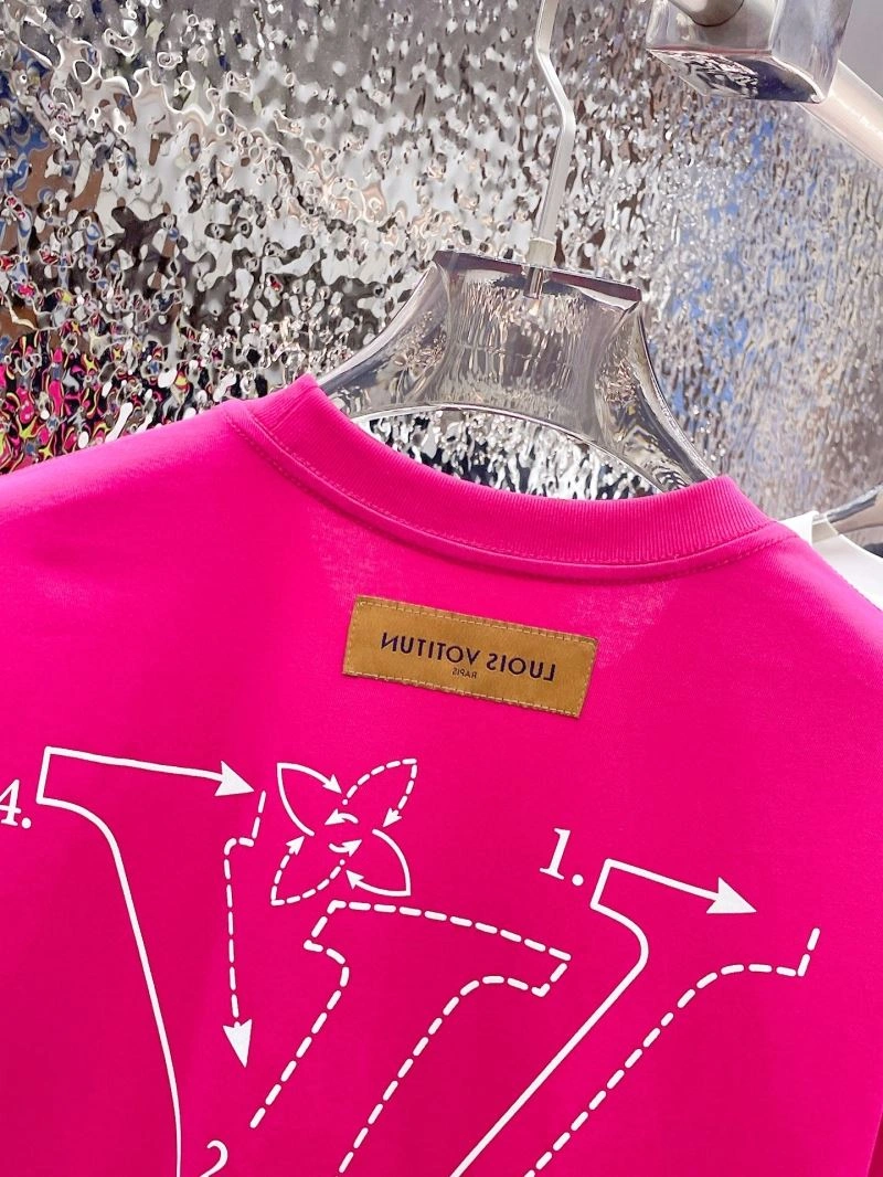 Accurate model Louis Vuitton T-Shirts