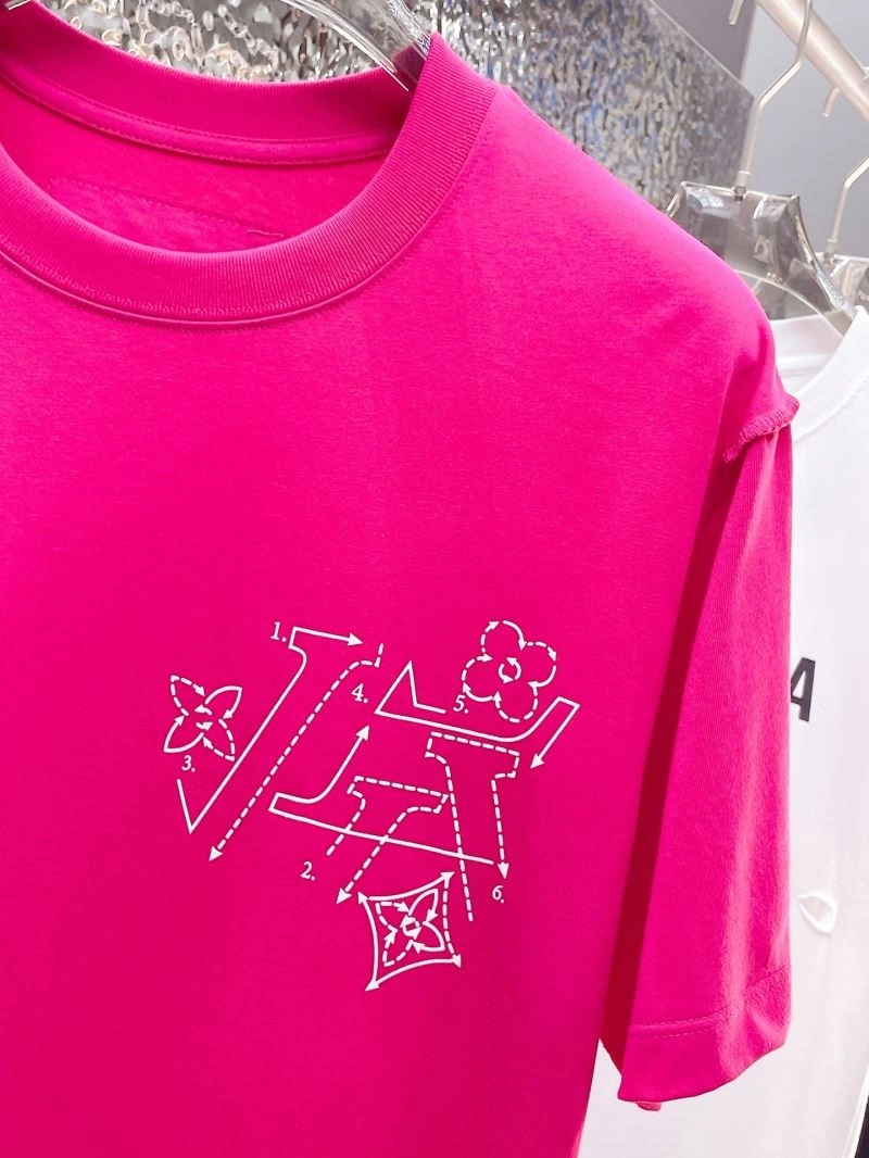Accurate model Louis Vuitton T-Shirts
