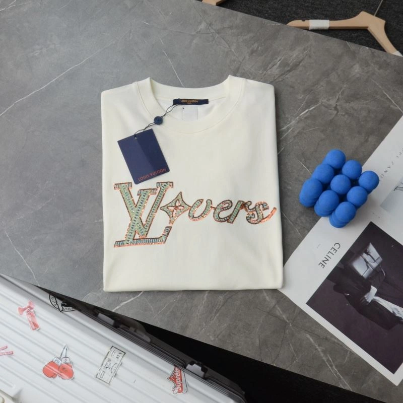 Accurate model Louis Vuitton T-Shirts