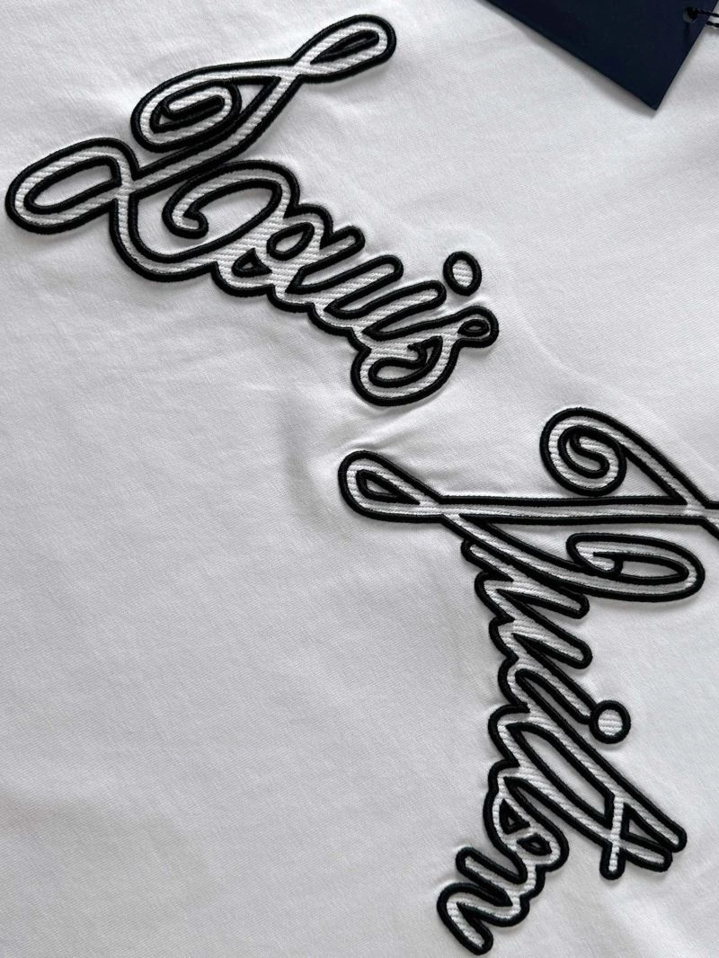 Accurate model Louis Vuitton T-Shirts