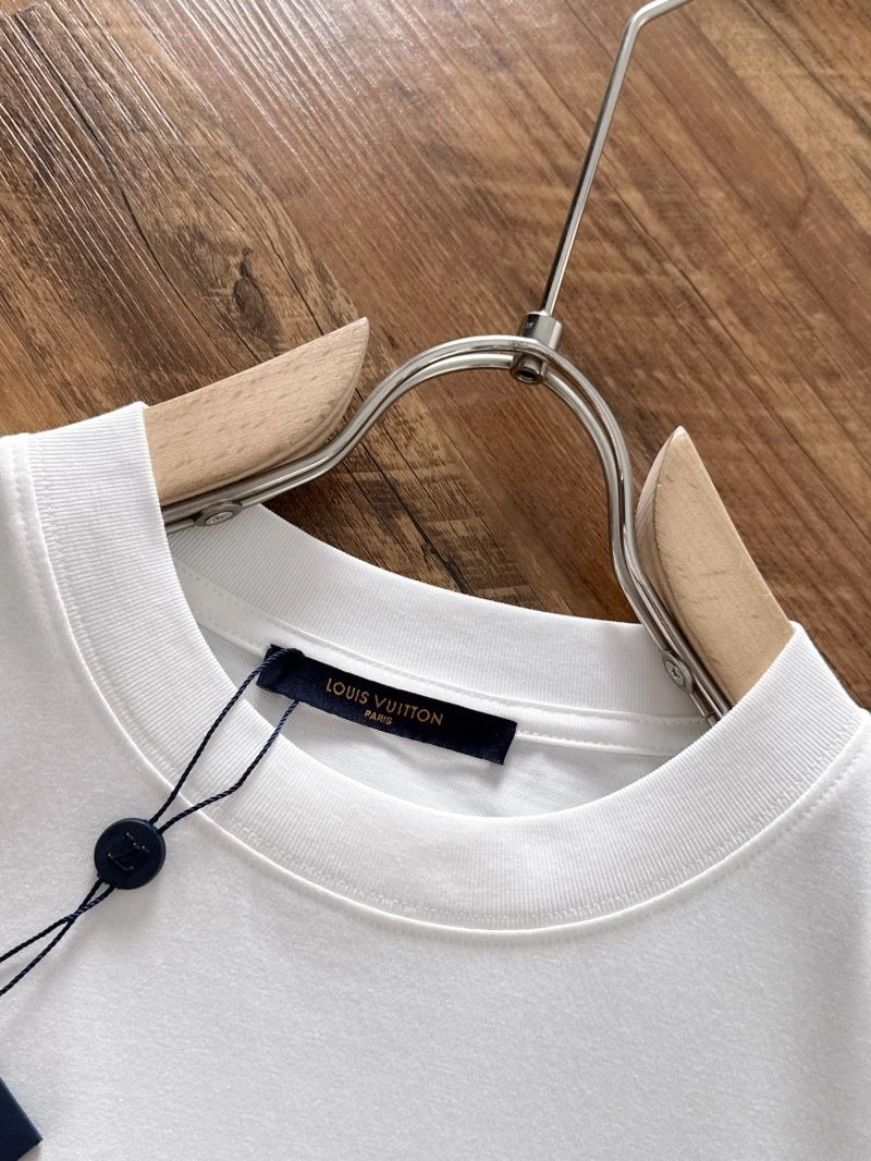 Accurate model Louis Vuitton T-Shirts