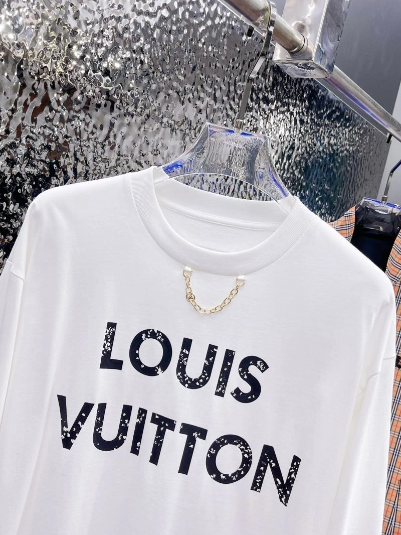 Accurate model Louis Vuitton T-Shirts