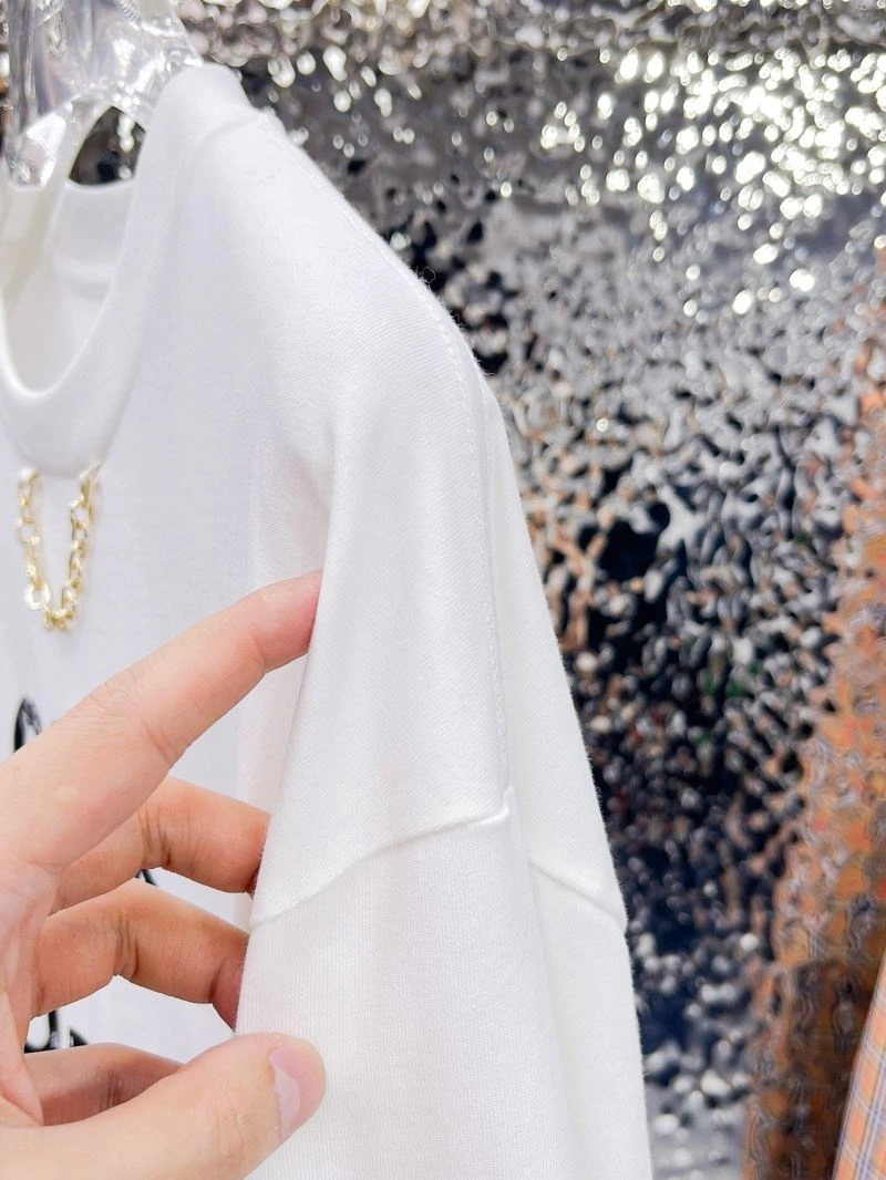 Accurate model Louis Vuitton T-Shirts