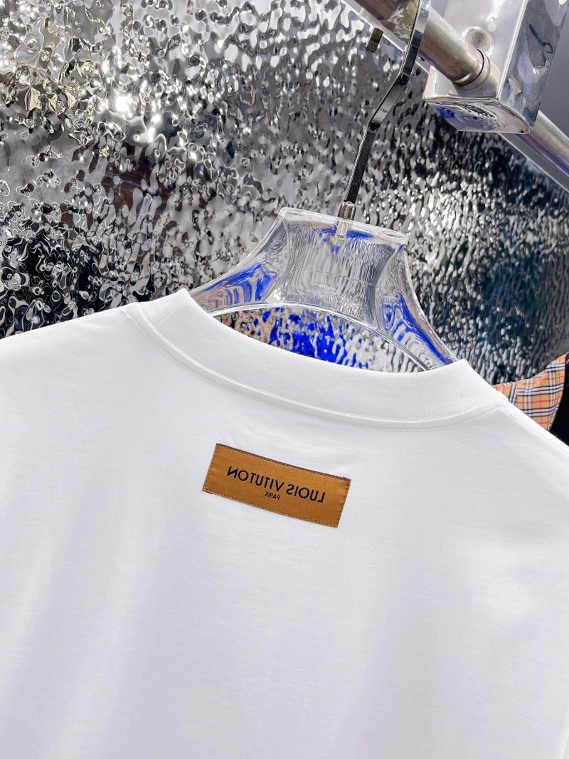Accurate model Louis Vuitton T-Shirts