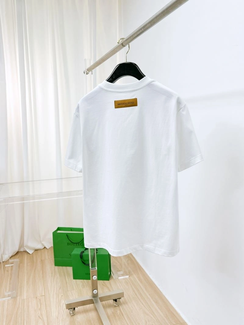 Accurate model Louis Vuitton T-Shirts