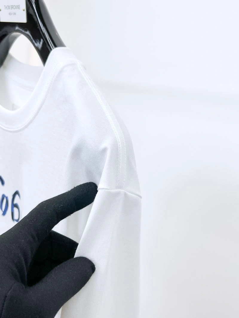 Accurate model Louis Vuitton T-Shirts