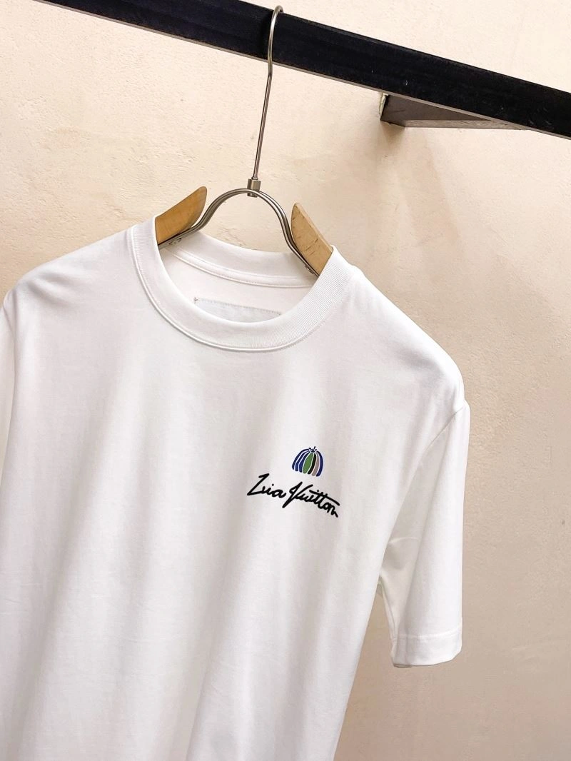 Accurate model Louis Vuitton T-Shirts