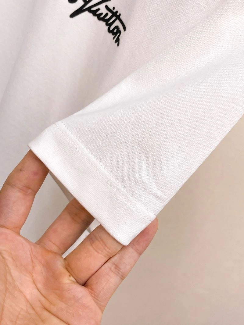 Accurate model Louis Vuitton T-Shirts