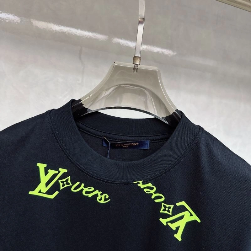 Accurate model Louis Vuitton T-Shirts
